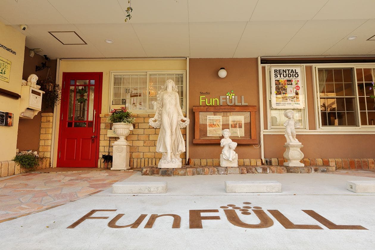 本格的なフレンチ料理も可能な調理機材と食卓を飾る豊富な種類の食器･ナイフ･グラス類！！パーティや宴会も万全です！の写真7