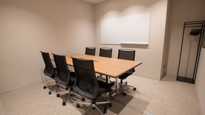 会議室 02(6名)の写真1