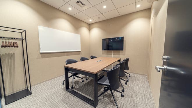 会議室 01(6名)の写真1