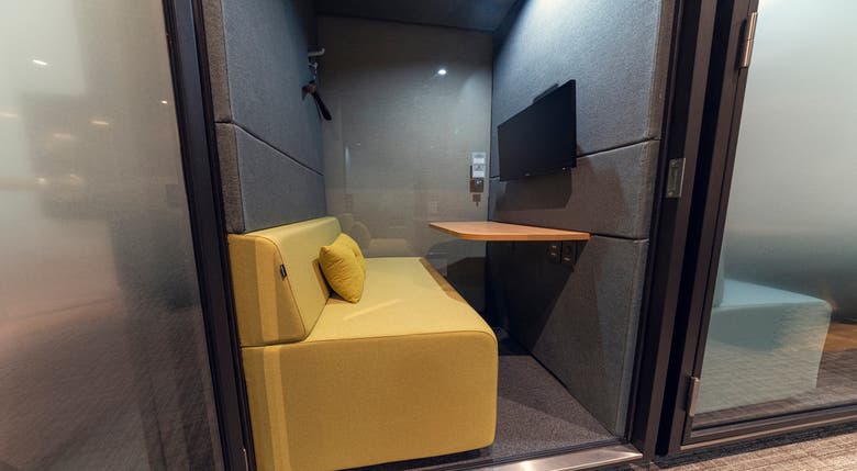 ROOM R 05