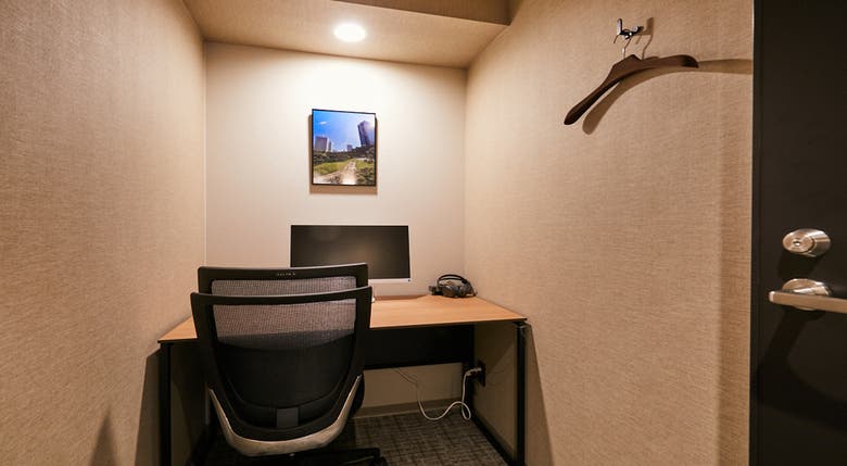 ROOM W 11