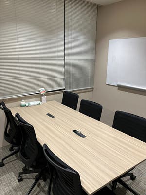 会議室 05(6名)の写真1