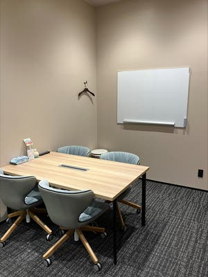 会議室 03(4名)の写真1