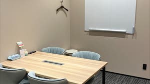会議室 03(4名)の写真1