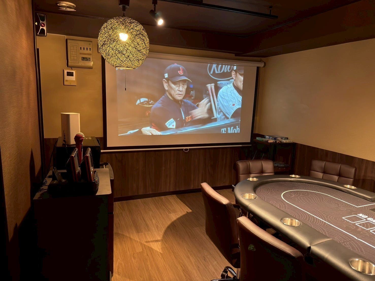 【FAMILYPOT 横浜桜木町店】桜木町駅徒歩5分 本格ポーカーテーブル、ボードゲームもあるパーティ向けバリ風スペースの写真2