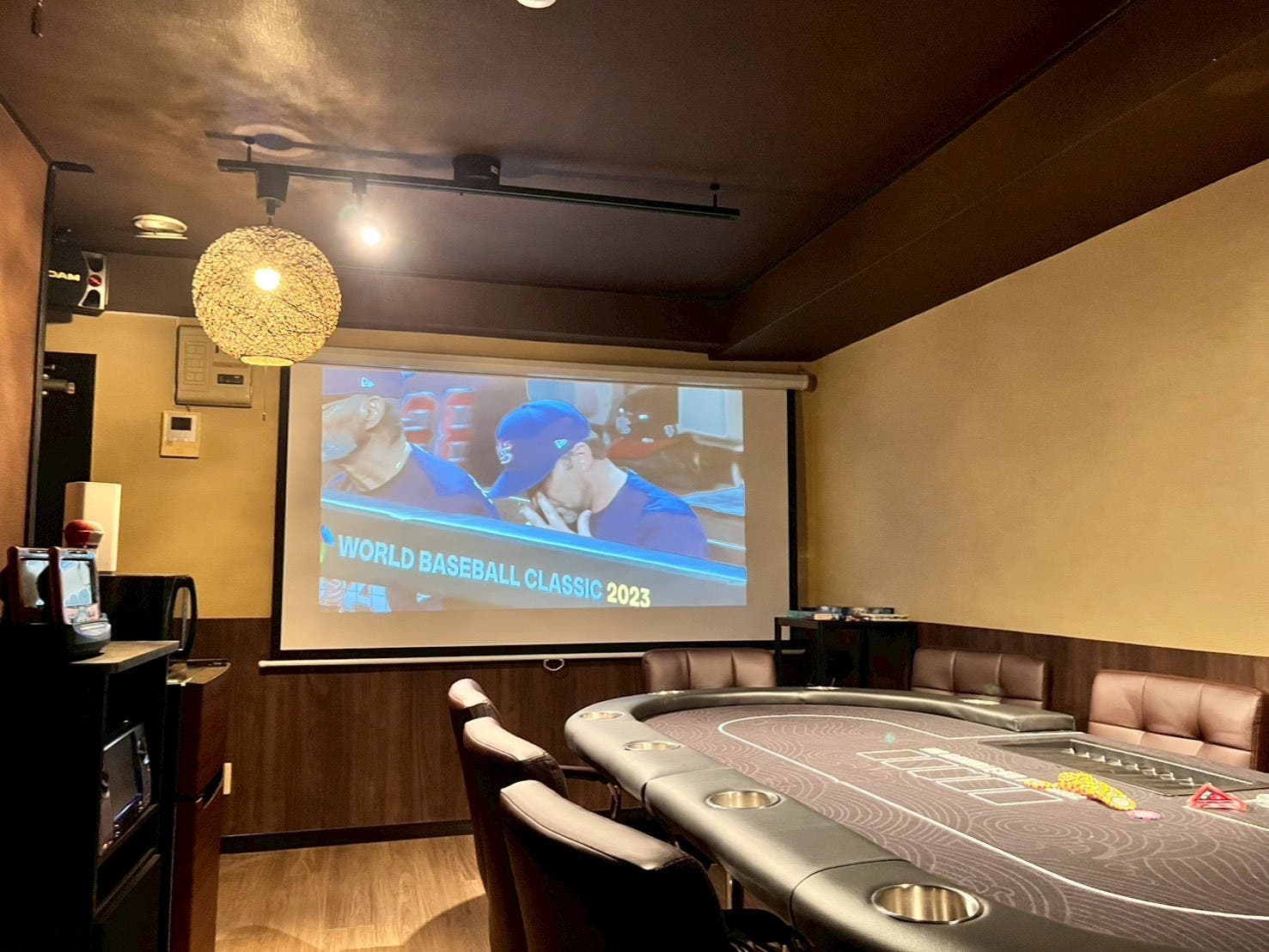 【FAMILYPOT 横浜桜木町店】桜木町駅徒歩5分 本格ポーカーテーブル、ボードゲームもあるパーティ向けバリ風スペースの写真4