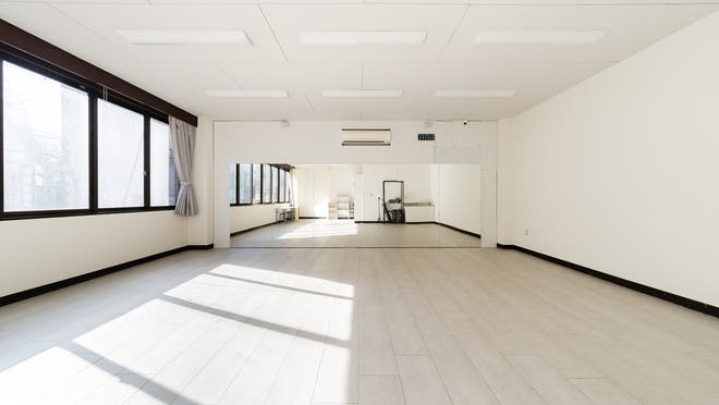 新店舗オープン🌟【百合ヶ丘駅徒歩1分】鏡6面で大人数OK💃ダンス/ヨガ/演劇/撮影/レッスンに最適🌟の写真1