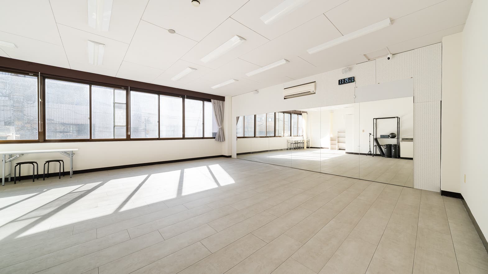 新店舗オープン🌟【百合ヶ丘駅徒歩1分】鏡6面で大人数OK💃ダンス/ヨガ/演劇/撮影/レッスンに最適🌟の写真3