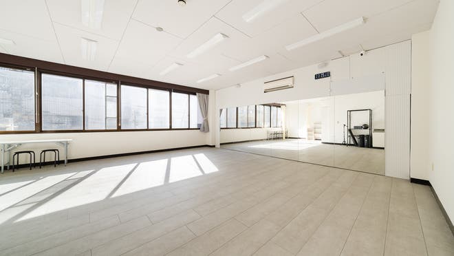 新店舗オープン🌟【百合ヶ丘駅徒歩1分】鏡6面で大人数OK💃ダンス/ヨガ/演劇/撮影/レッスンに最適🌟の写真3