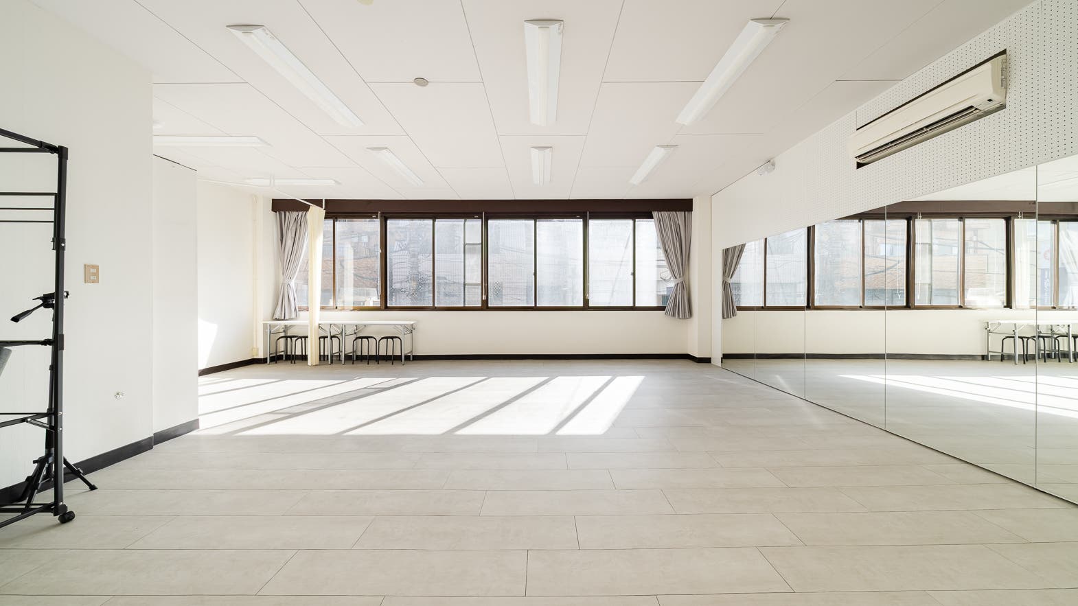 新店舗オープン🌟【百合ヶ丘駅徒歩1分】鏡6面で大人数OK💃ダンス/ヨガ/演劇/撮影/レッスンに最適🌟の写真4