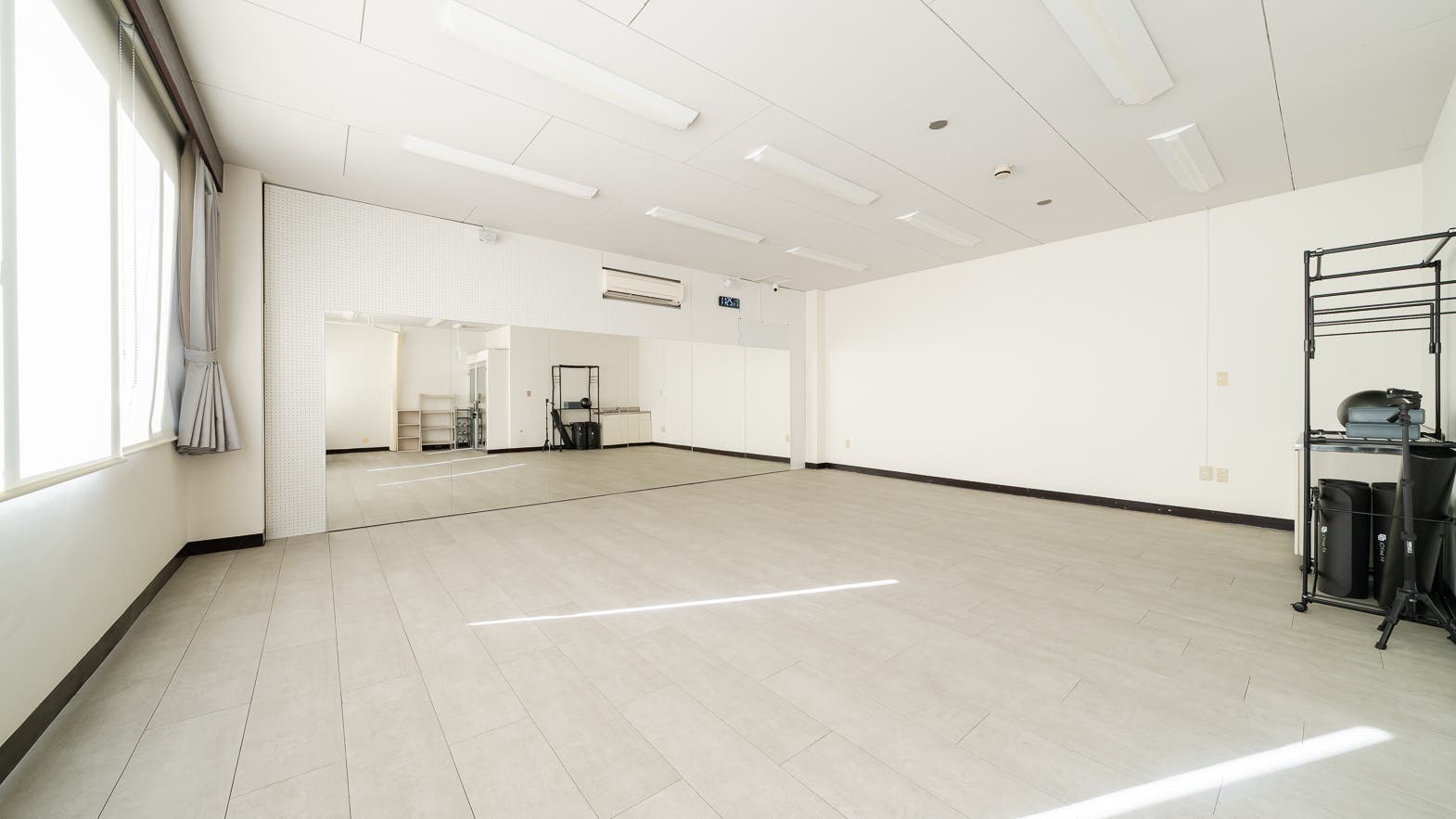 新店舗オープン🌟【百合ヶ丘駅徒歩1分】鏡6面で大人数OK💃ダンス/ヨガ/演劇/撮影/レッスンに最適🌟の写真6