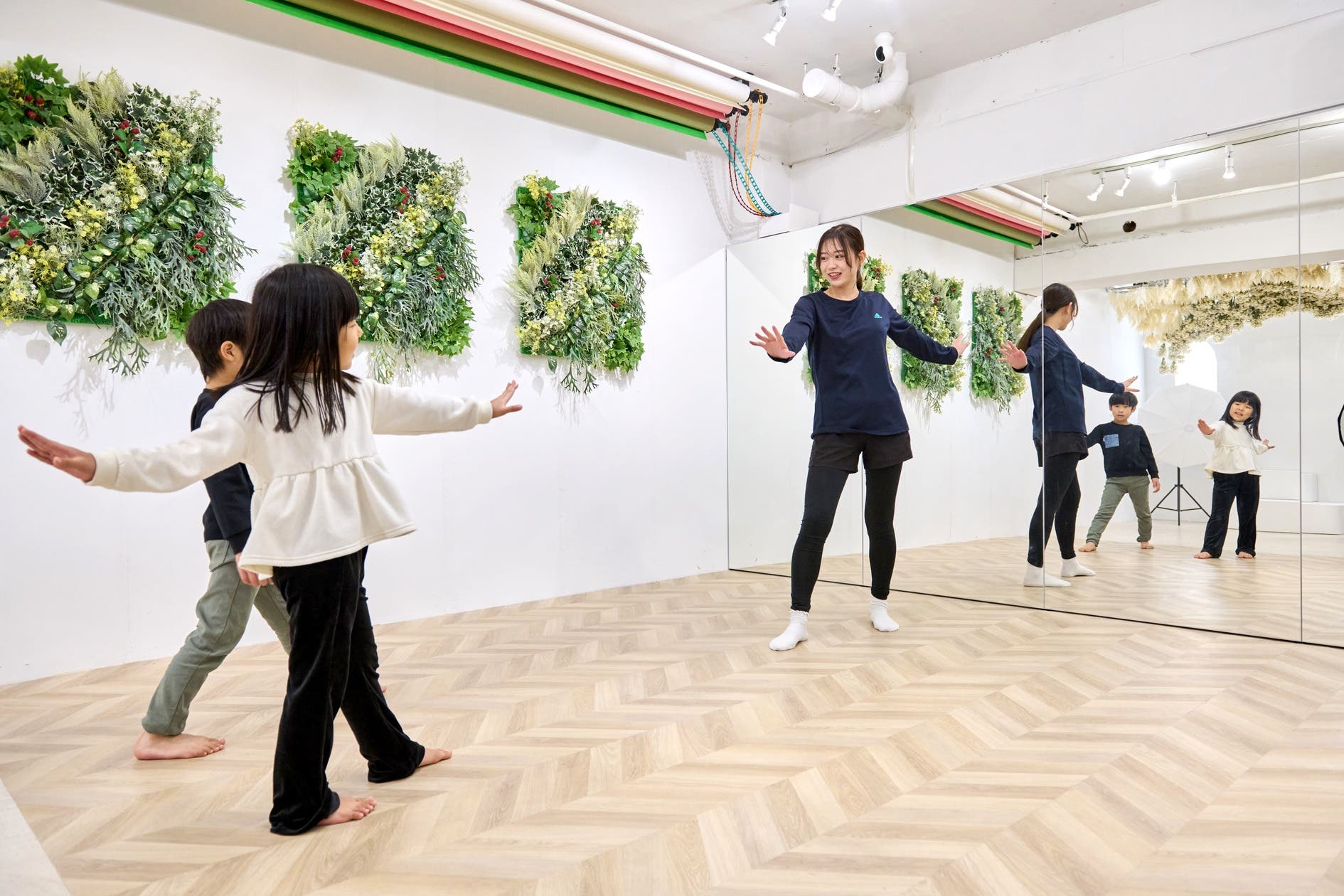 【永福町駅4分】広々40㎡超/大型鏡計6m超/調光調色/ダンス・ポージング・演劇・撮影・楽器演奏可☆/プロ監修撮影スペースも併設の写真9