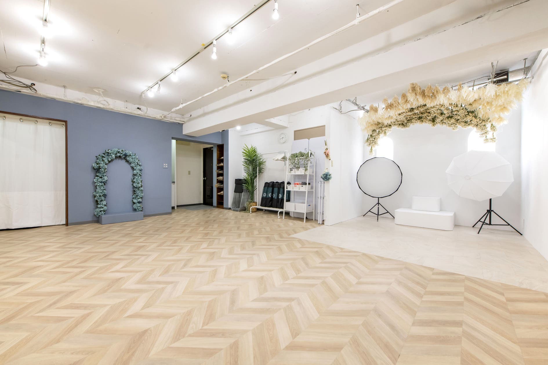 【永福町駅4分】広々40㎡超/大型鏡計6m超/調光調色/ダンス・ポージング・演劇・撮影・楽器演奏可☆/プロ監修撮影スペースも併設の写真4