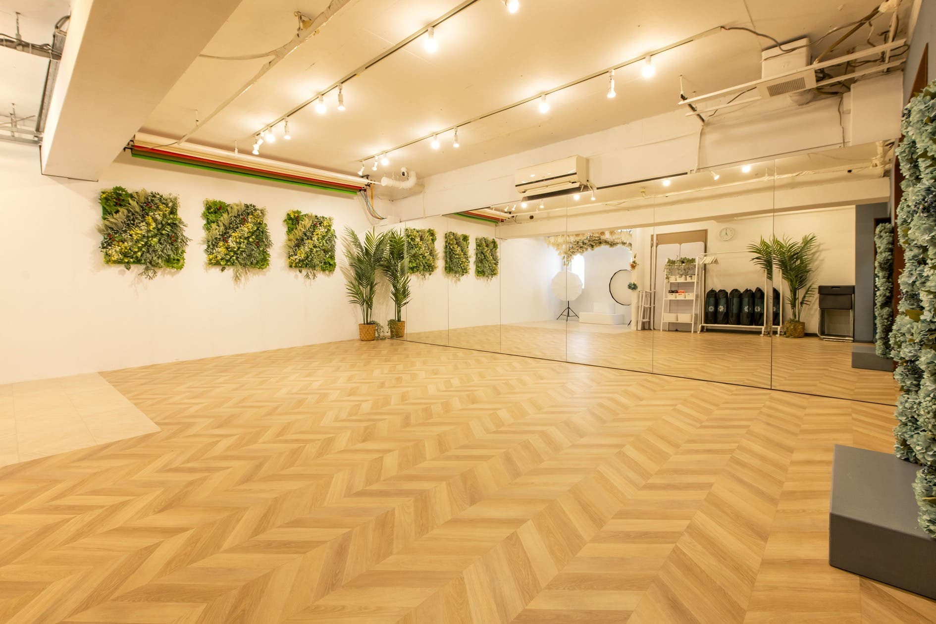 【永福町駅4分】広々40㎡超/大型鏡計6m超/調光調色/ダンス・ポージング・演劇・撮影・楽器演奏可☆/プロ監修撮影スペースも併設の写真6