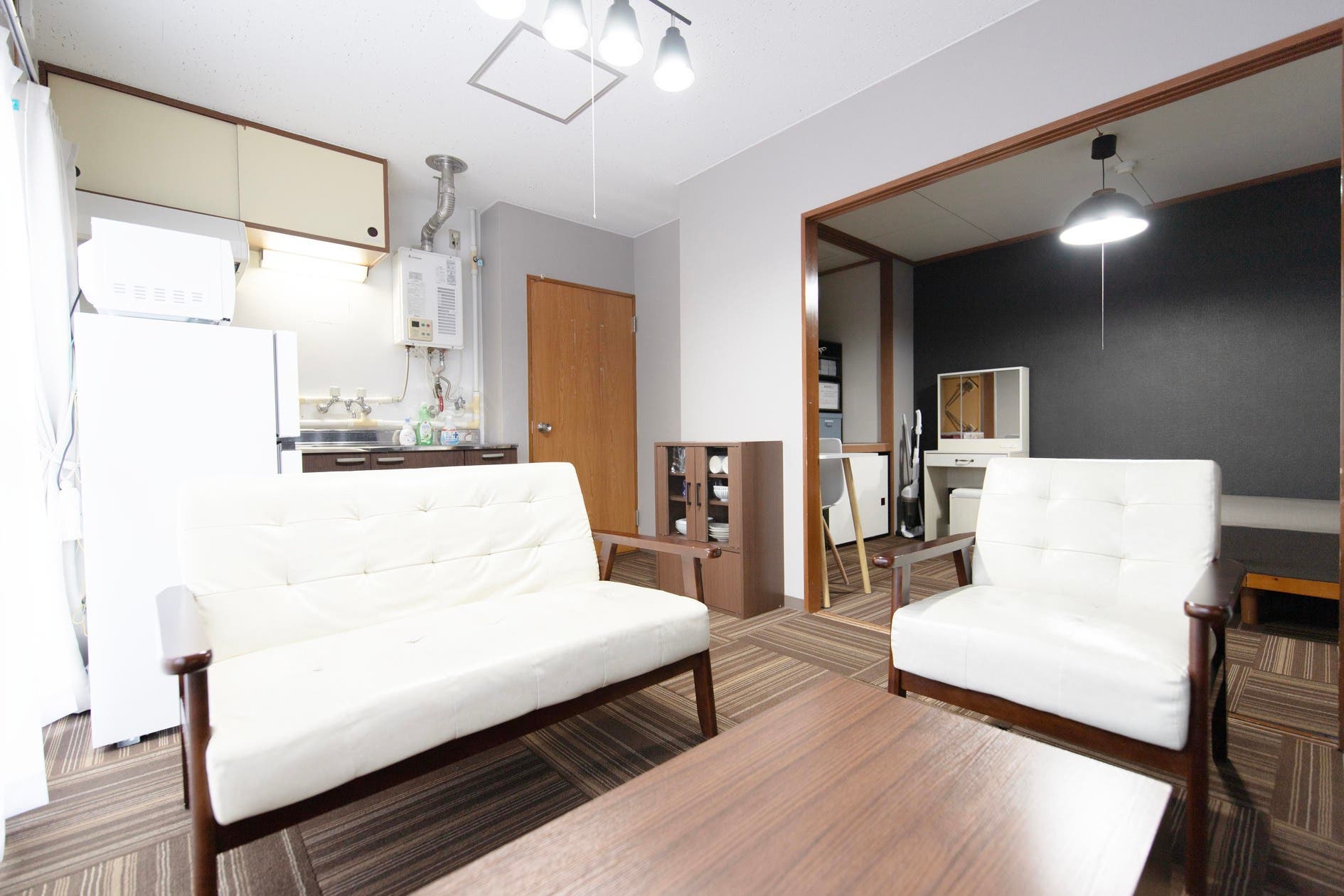 ✨地域最安値挑戦✨【すすきの繁華街すぐ】50型TVで大人気ゲームや映画鑑賞📺無料wi-fi🎵『502』の写真8