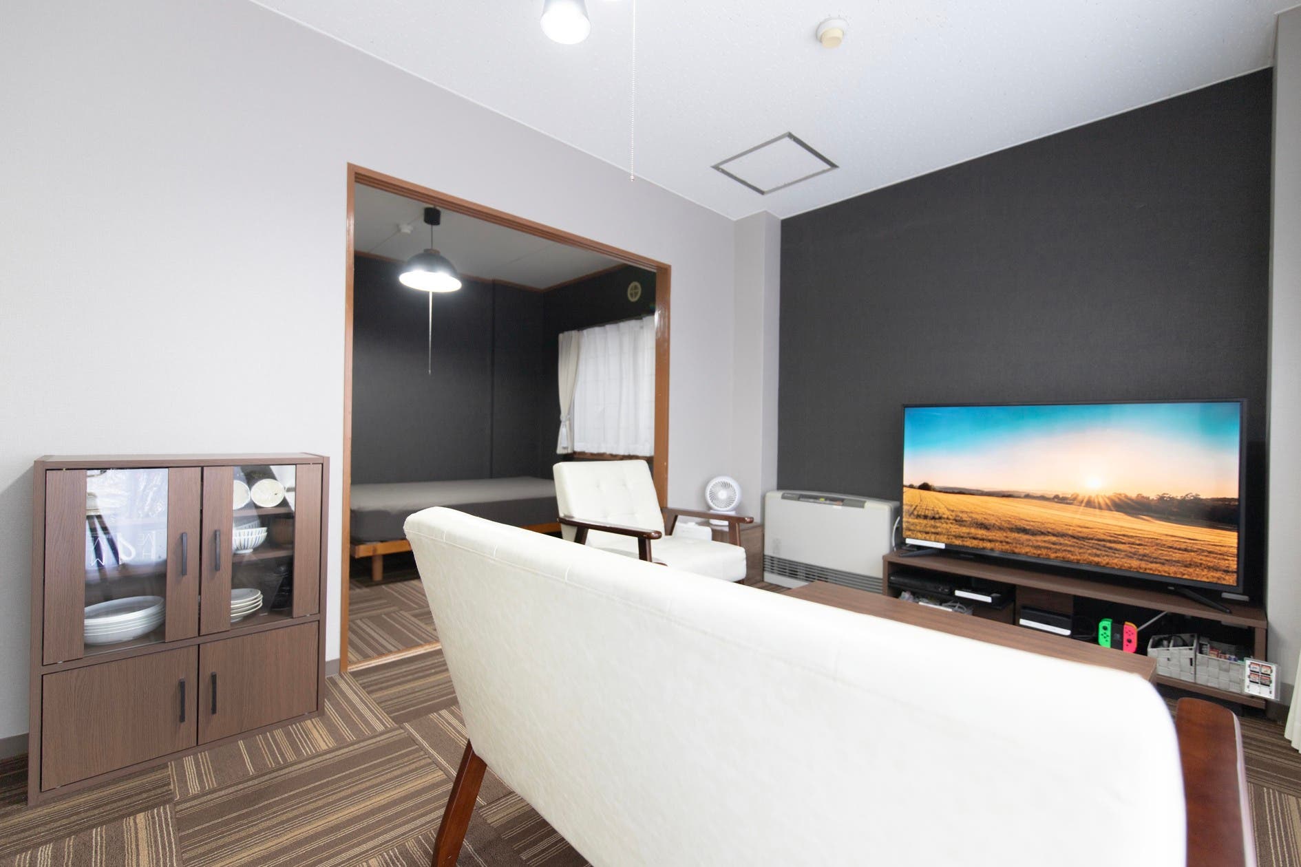 ✨地域最安値挑戦✨【すすきの繁華街すぐ】50型TVで大人気ゲームや映画鑑賞📺無料wi-fi🎵『502』の写真9