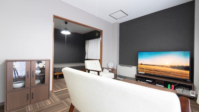 ✨地域最安値挑戦✨【すすきの繁華街すぐ】50型TVで大人気ゲームや映画鑑賞📺無料wi-fi🎵『502』の写真9