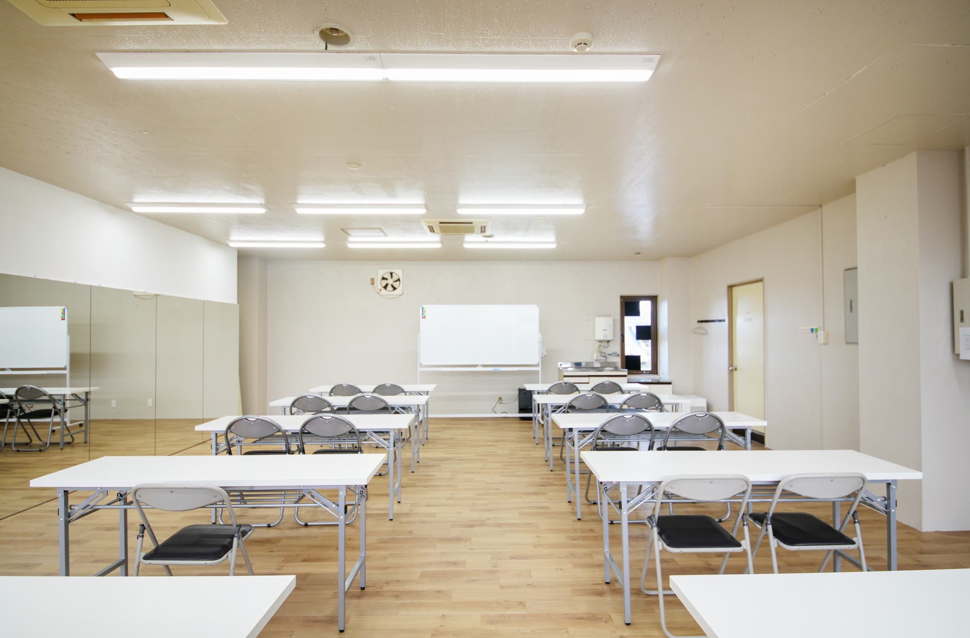 当日予約OK　音に寛容な70㎡フリーゾーンの写真3