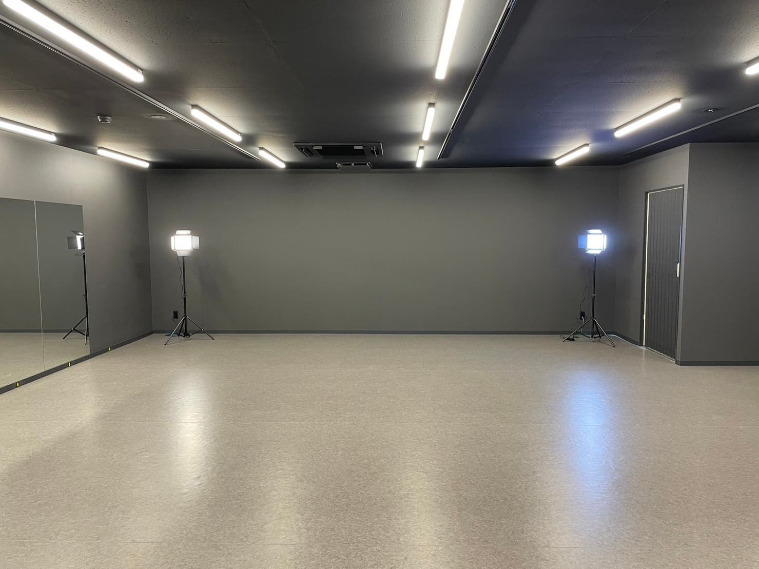 キレイでスタイリッシュなスタジオ！カフェスペース完備の写真2