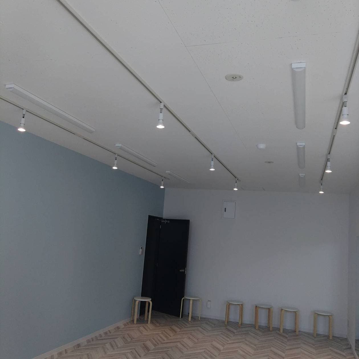 キレイでスタイリッシュなスタジオ！カフェスペース完備の写真2