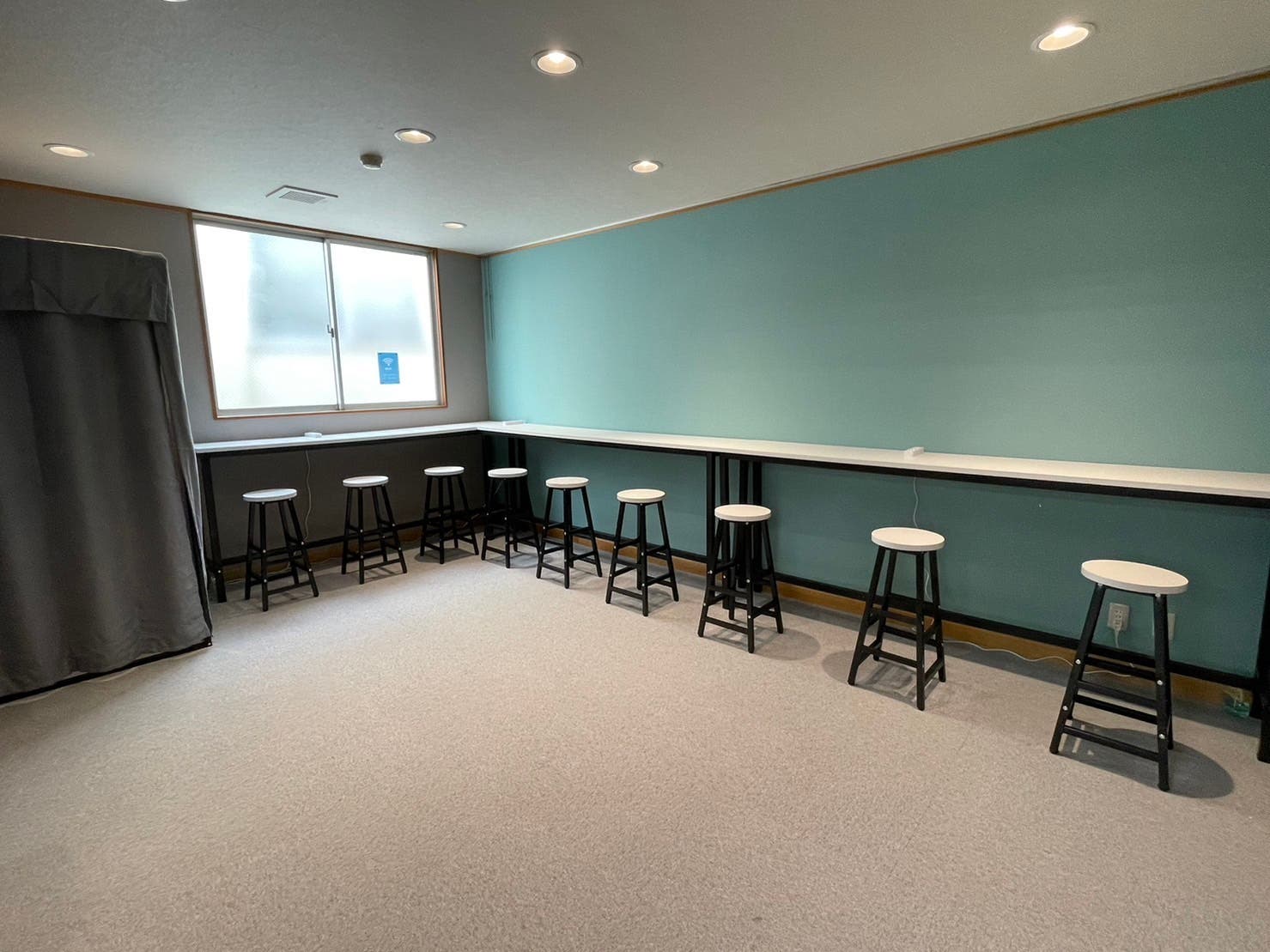 キレイでスタイリッシュなスタジオ！カフェスペース完備の写真3