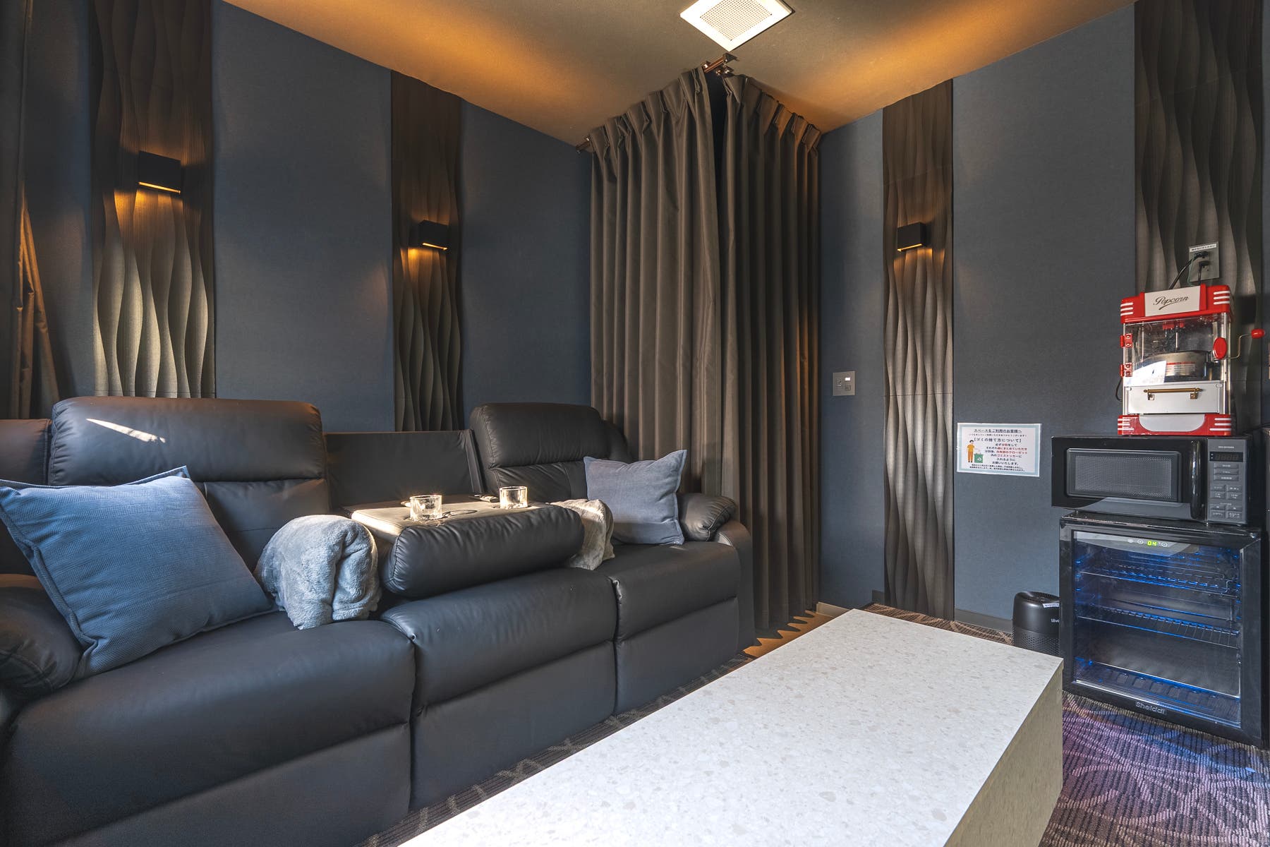 スペモシネマ🎬️東新宿駅4分🍷ゴミ無料👌🏻プロジェクター🎥映画デート💞ゲーム🎮706_SpemoCINEMA東新宿の写真8