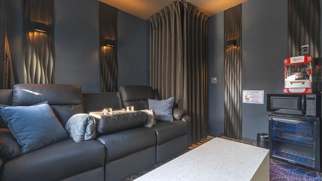 スペモシネマ🎬️東新宿駅4分🍷ゴミ無料👌🏻プロジェクター🎥映画デート💞ゲーム🎮706_SpemoCINEMA東新宿の写真8