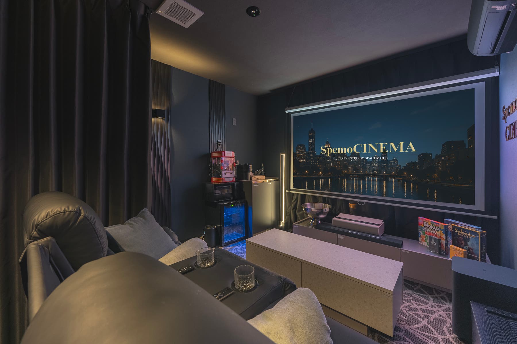 スペモシネマ🎬️東新宿駅4分🍷ゴミ無料👌🏻プロジェクター🎥映画デート💞ゲーム🎮706_SpemoCINEMA東新宿の写真9