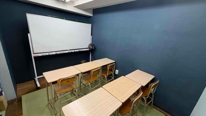 ホワイトボード付解放感のある授業スペースの写真1