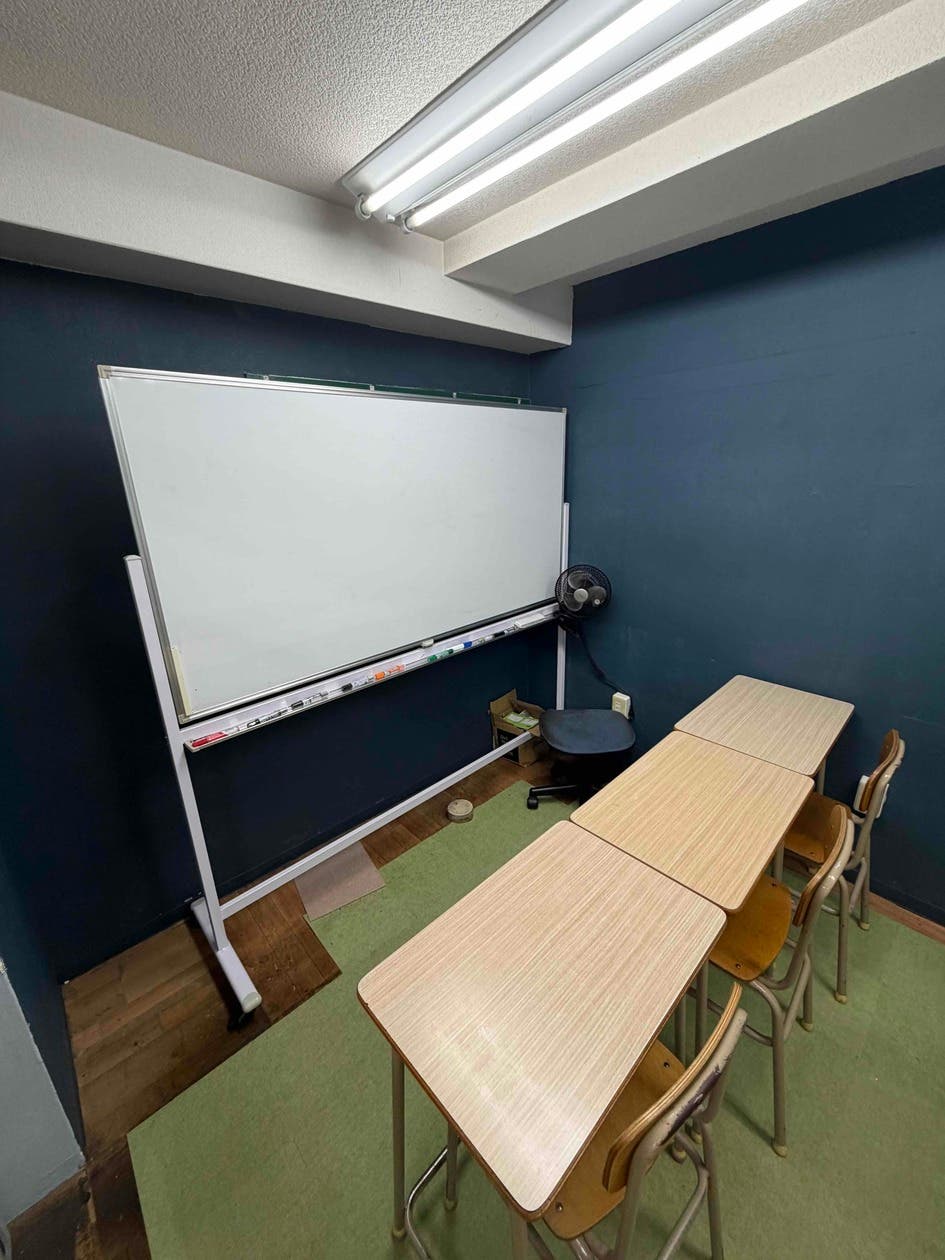 ホワイトボード付解放感のある授業スペースの写真5