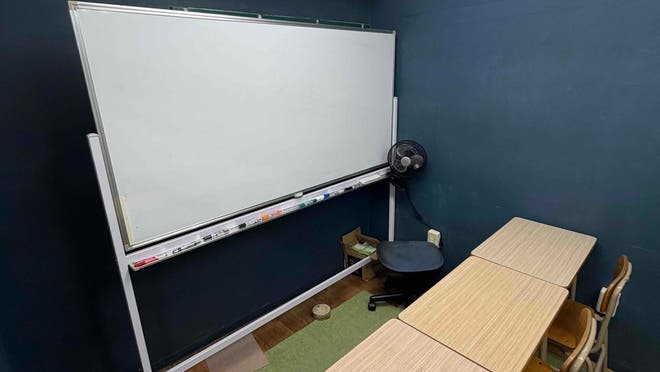 ホワイトボード付解放感のある授業スペースの写真5