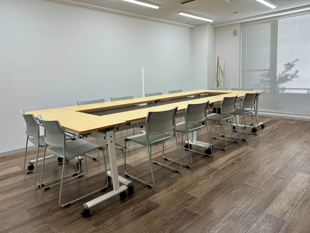 京王線府中駅から徒歩6分！シェアオフィス func【会議室7】の写真1