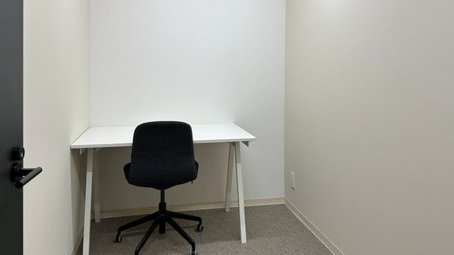 京王線府中駅から徒歩6分!シェアオフィス func【会議室4】の写真1