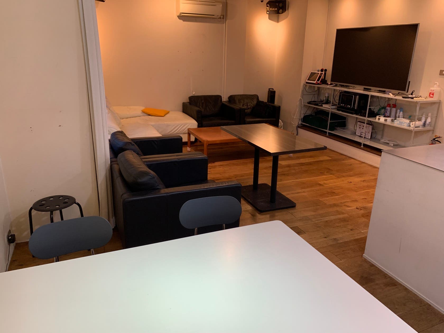 都営新宿線と半蔵門線の住吉駅から徒歩2分のカラオケ付きのレンタルスペースの写真1