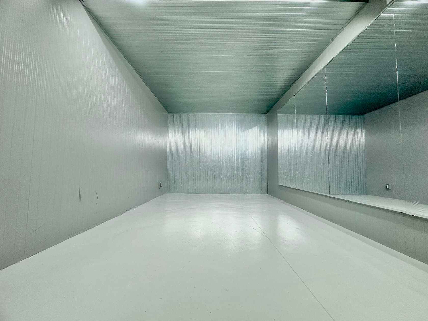 ベストホスト運営✨Tiktok撮影に最適なレンタルスペース・ダンススタジオ！フィットネス/動画撮影【2F】ベースカラー：グレーの写真1