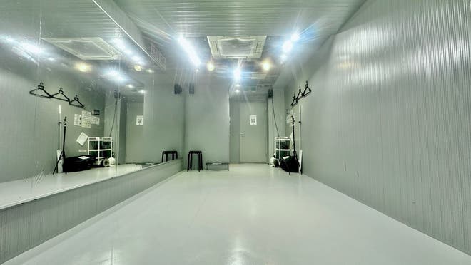 ベストホスト運営✨Tiktok撮影に最適なレンタルスペース・ダンススタジオ!フィットネス/動画撮影【2F】ベースカラー:グレーの写真2