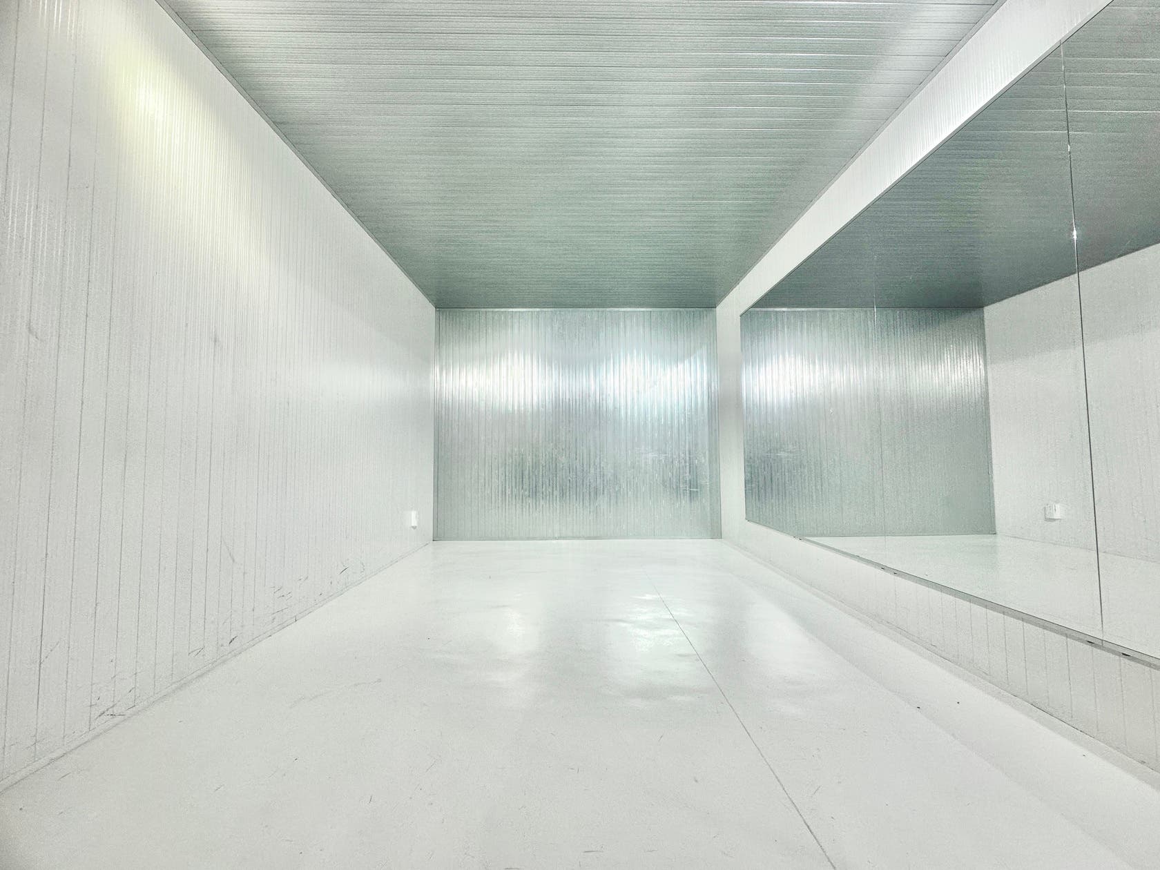 ベストホスト運営✨Tiktok撮影に最適なレンタルスペース・ダンススタジオ！動画撮影【3F】ベースカラー：ホワイトの写真1