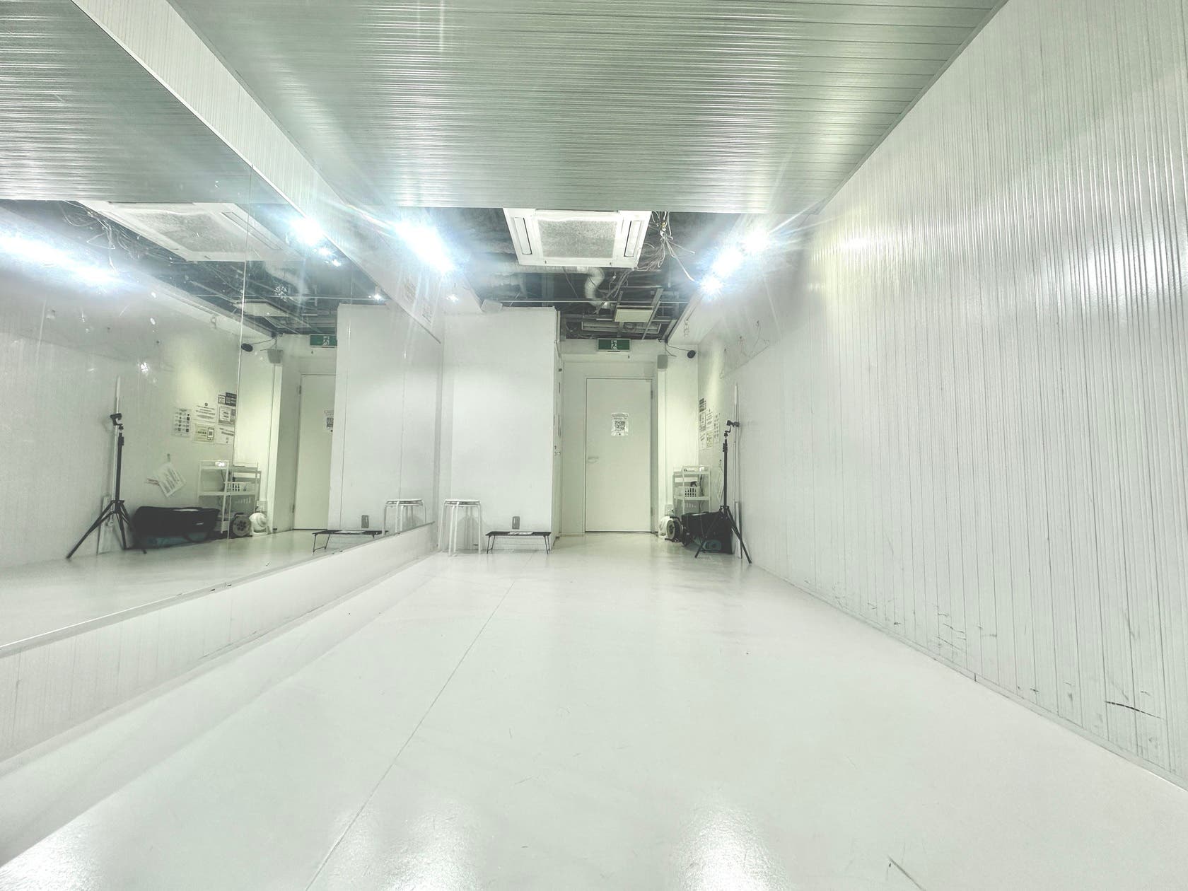 ベストホスト運営✨Tiktok撮影に最適なレンタルスペース・ダンススタジオ！動画撮影【3F】ベースカラー：ホワイトの写真2