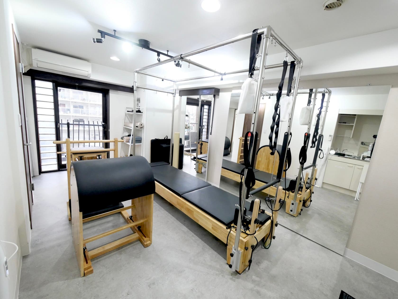【新宿駅3分・新宿三丁目駅10秒】超駅近🚶｜E6出口のすぐ隣｜地域最安🉐｜清潔で洗練空間｜マシンピラティスレンタルスタジオの写真24