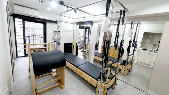 【新宿駅3分・新宿三丁目駅10秒】超駅近🚶|E6出口のすぐ隣|地域最安🉐|清潔で洗練空間|マシンピラティスレンタルスタジオの写真24