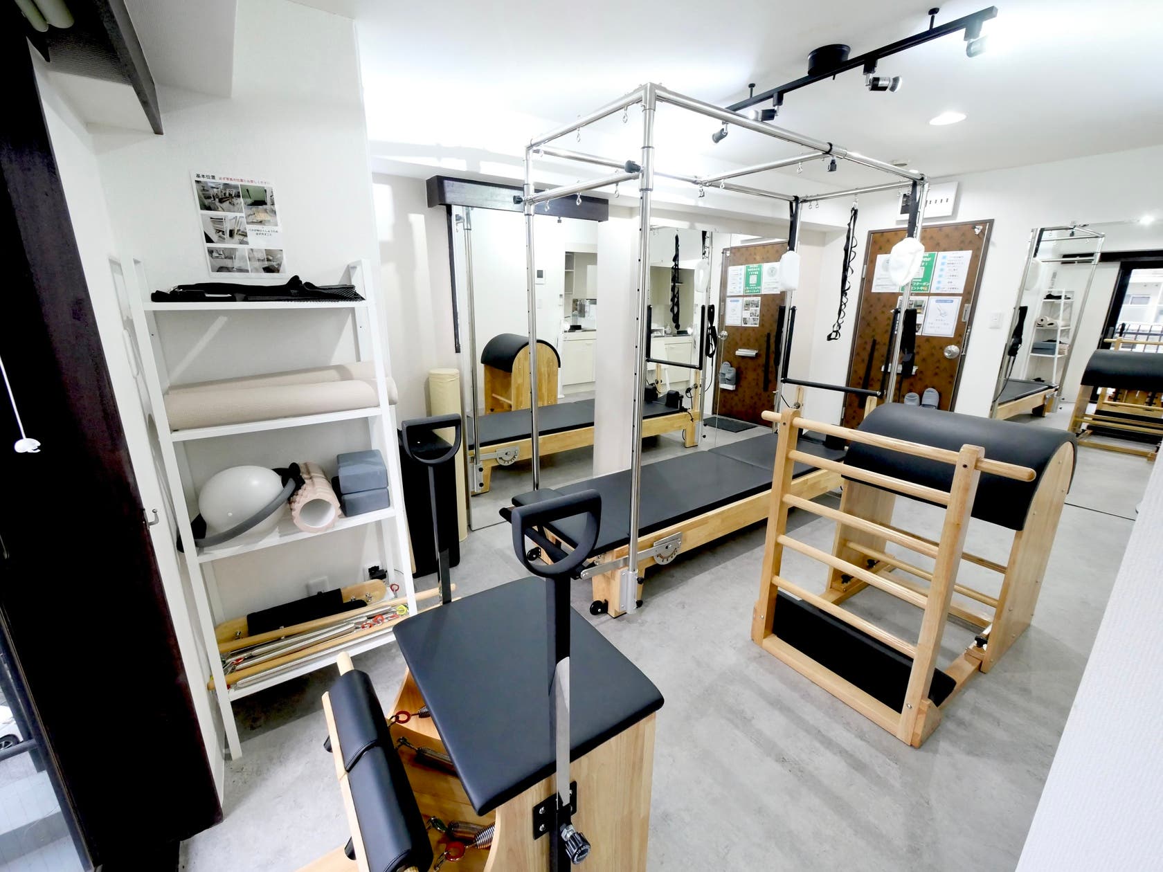 【新宿駅3分・新宿三丁目駅10秒】超駅近🚶｜E6出口のすぐ隣｜地域最安🉐｜清潔で洗練空間｜マシンピラティスレンタルスタジオの写真25