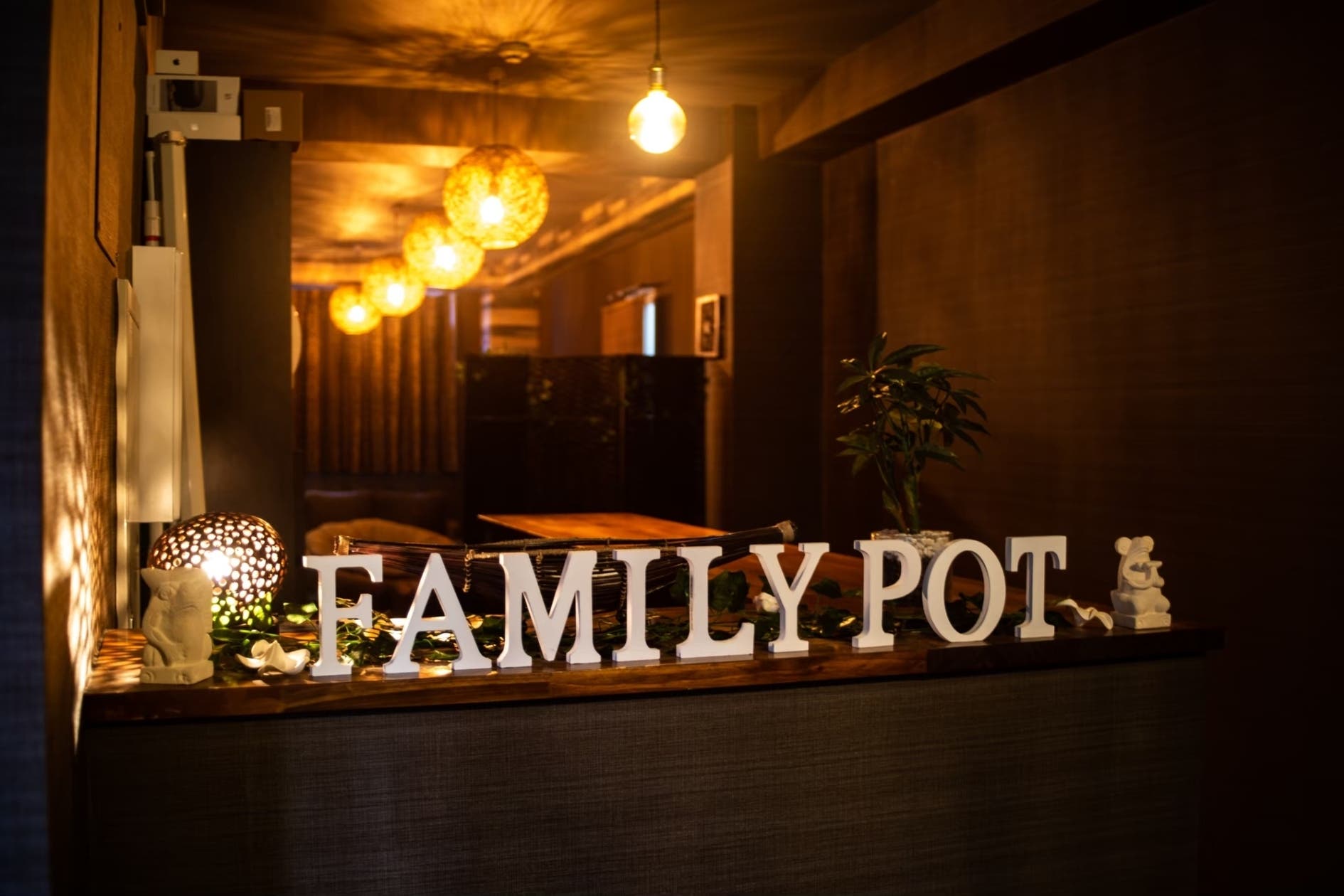 【FAMILYPOT 飯田橋2号店】駅徒歩5分 カラオケ、ダーツもあるパーティ向けバリ風スペースの写真2
