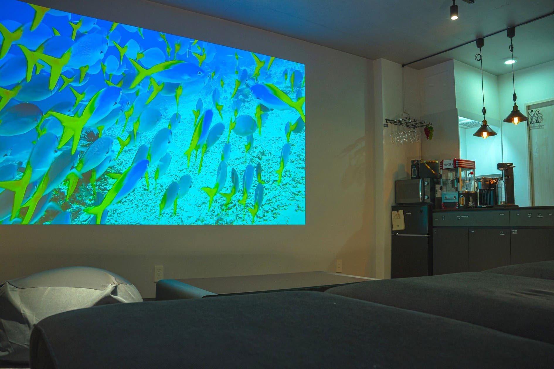 🎉 新年会・冬デートに｜大画面で映画鑑賞🎬・パーティーに｜大画面でまったり過ごす大人時間の写真3