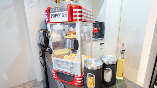 🎉 新年会・冬デートに|大画面で映画鑑賞🎬・パーティーに|大画面でまったり過ごす大人時間の写真11