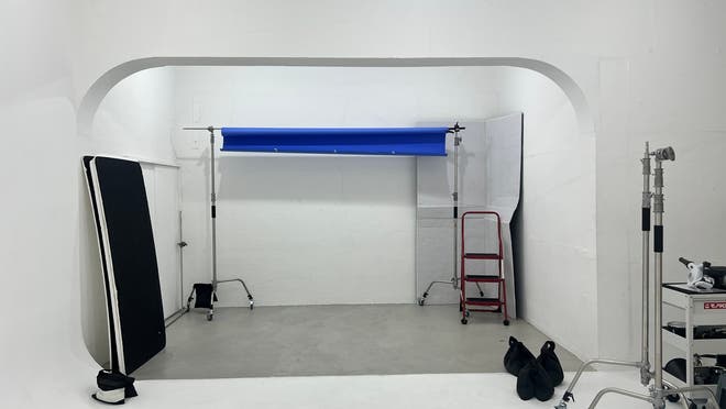 撮影機材無料&広いスペース 3面Rの本格白ホリゾント【N1スタジオ】神楽坂に天高3.5m/80㎡ モルタル床あり&レトロな倉庫の写真29