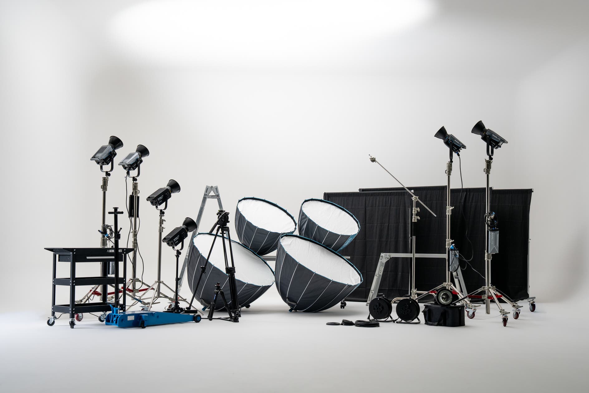 車搬入可能なターンテーブル付きドーム型白ホリスタジオの写真5