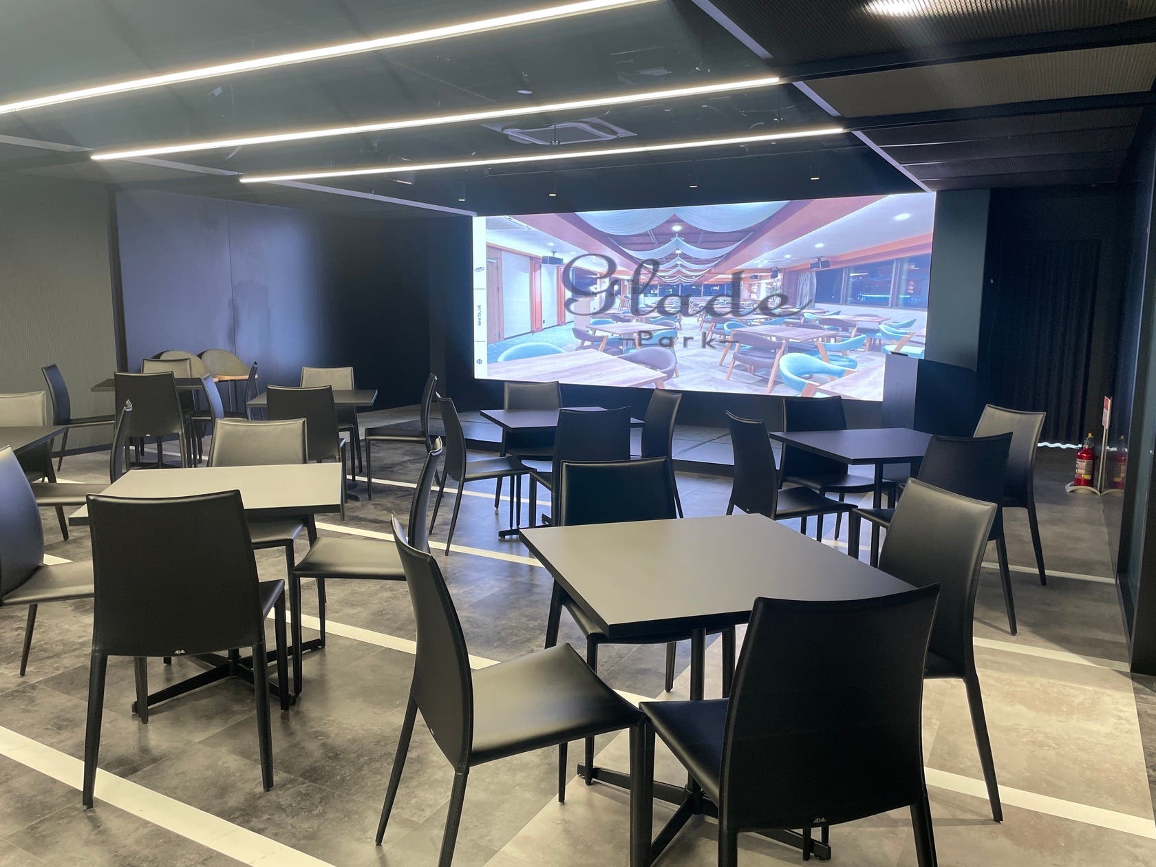 グレパ新橋8F【新橋駅 徒歩1分】パーティ イベント 撮影 ♥控室あり！ 飲食 OK 無料WiFi 駅近★の写真2