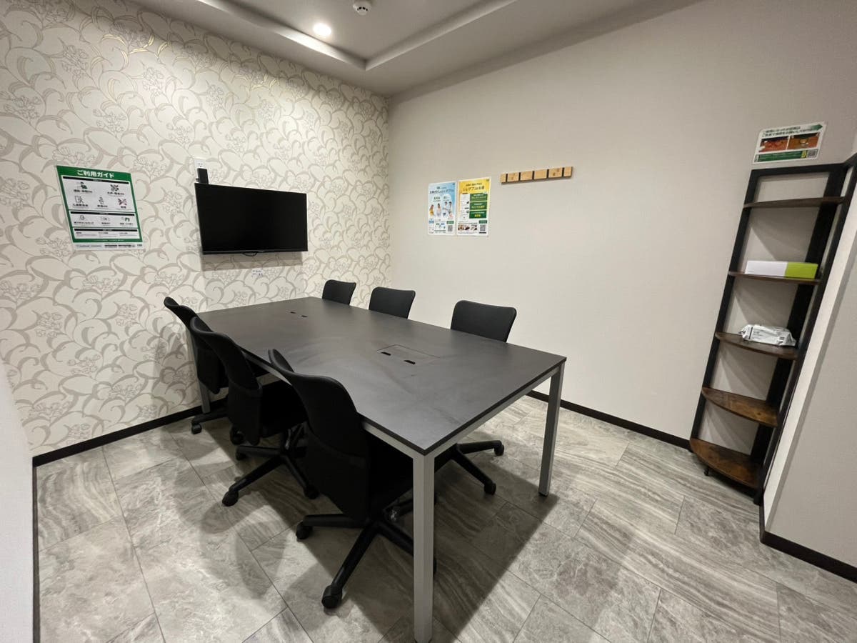 【恵比寿駅から徒歩1分】モニター・フリードリンク付き6名会議室（Room G）※予約時間前は入室不可【3階】.の写真1