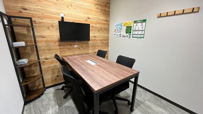 【恵比寿駅から徒歩1分】モニター・フリードリンク付き4名会議室(Room H)※予約時間前は入室不可 【3階】.の写真1