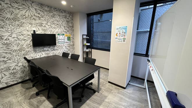 【恵比寿駅から徒歩1分】モニター・フリードリンク付き6名会議室(Room I)※予約時間前は入室不可【3階】.の写真2